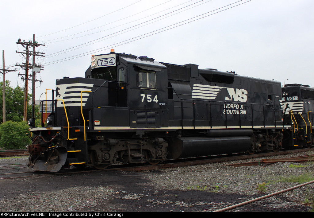 NS 754 on CB10